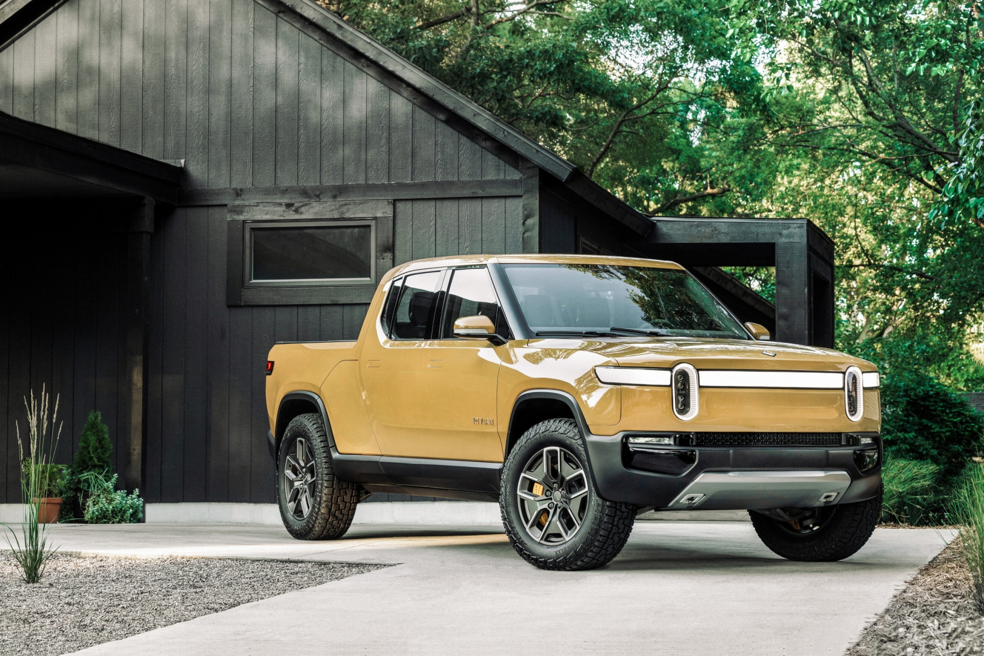 Власники Rivian R1T та Mini Cooper Electric найбільше задоволені своїми ...