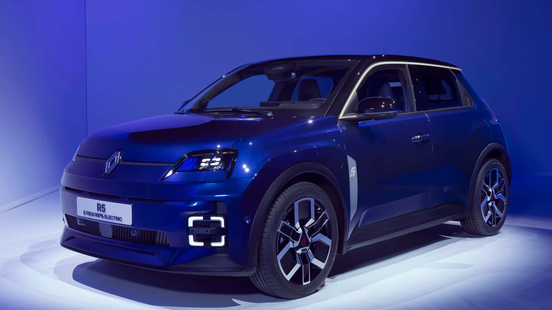 Електричний Renault 5 E-Tech викликав ажіотаж на ринку