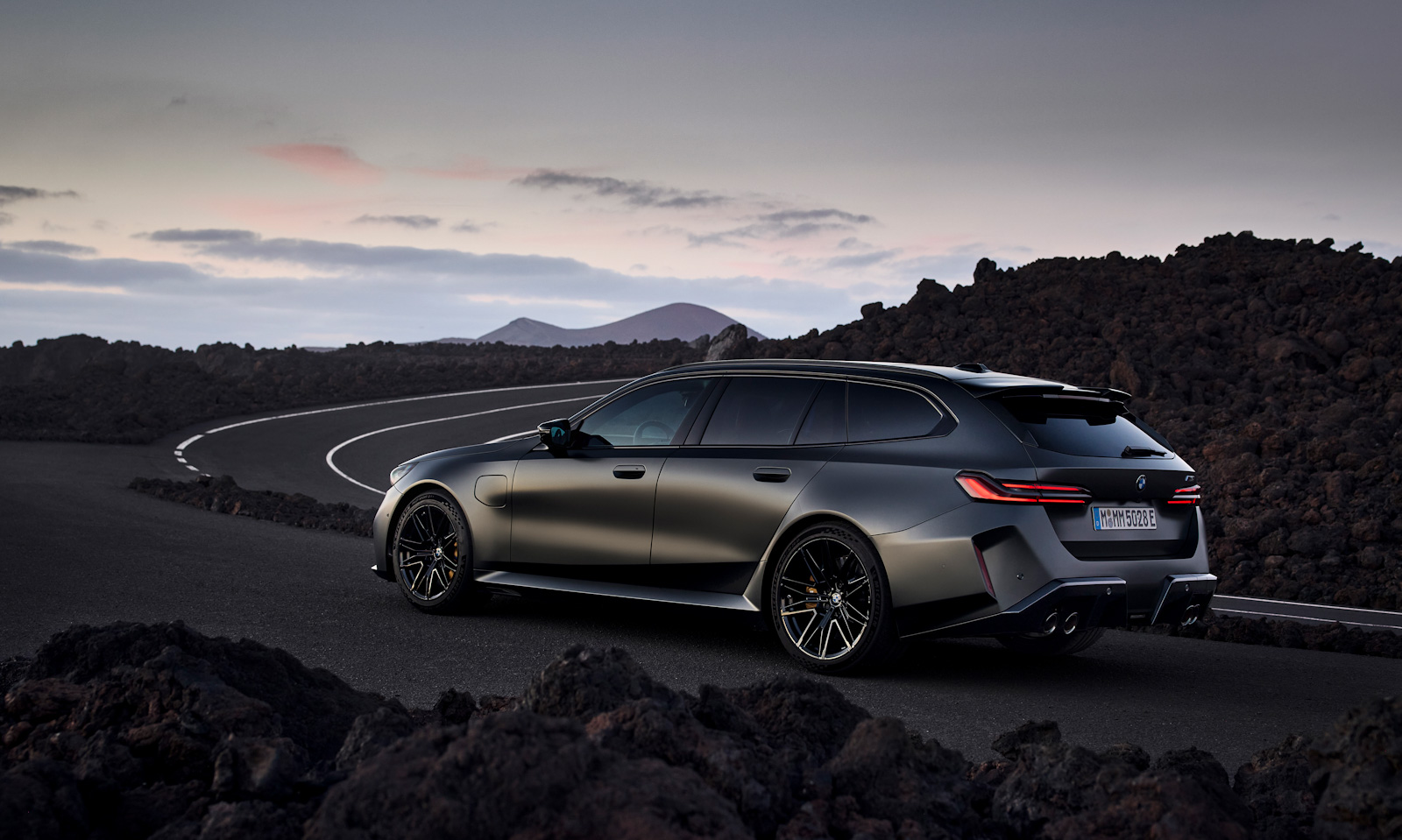 2,5-тонний BMW M5 Touring G90 представлений офіційно (+ціна)