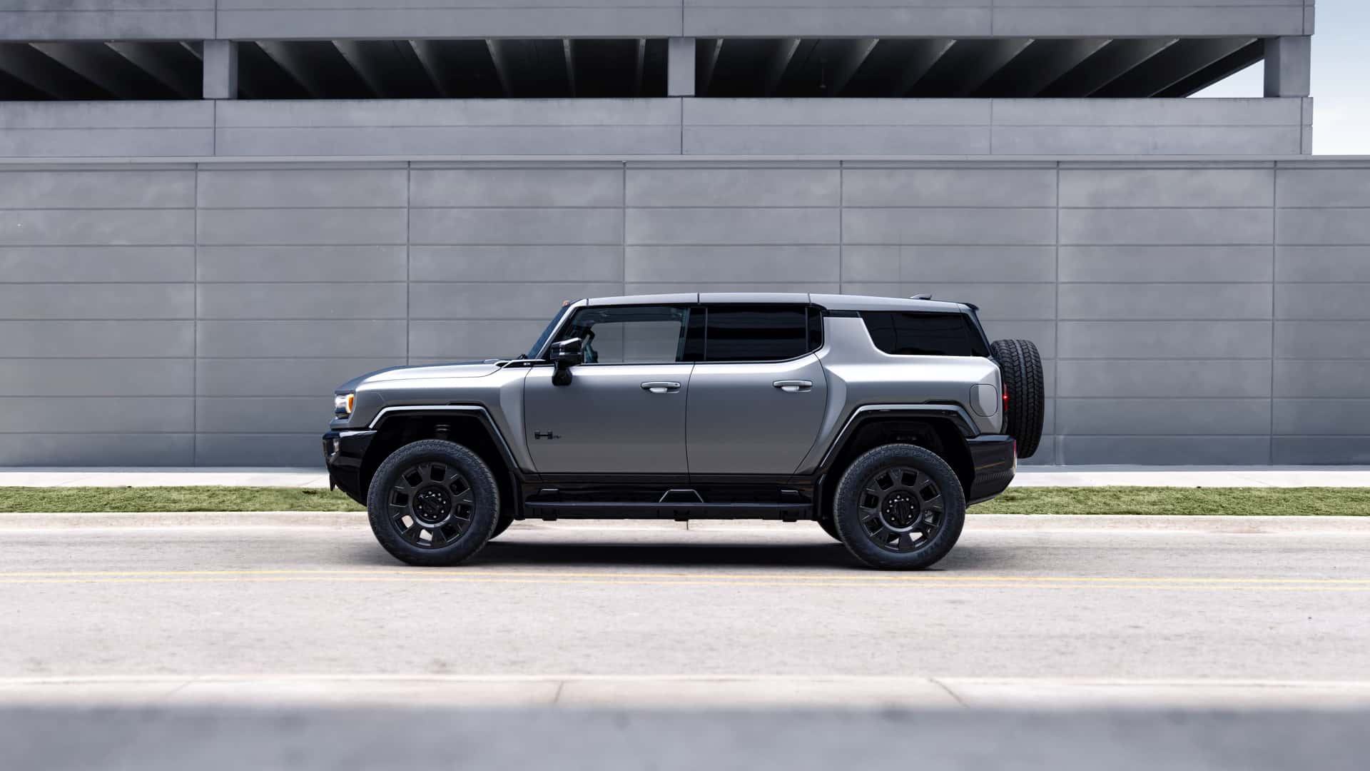 Новий GMC Hummer EV 2026: більше потужності і зарядка для будинку