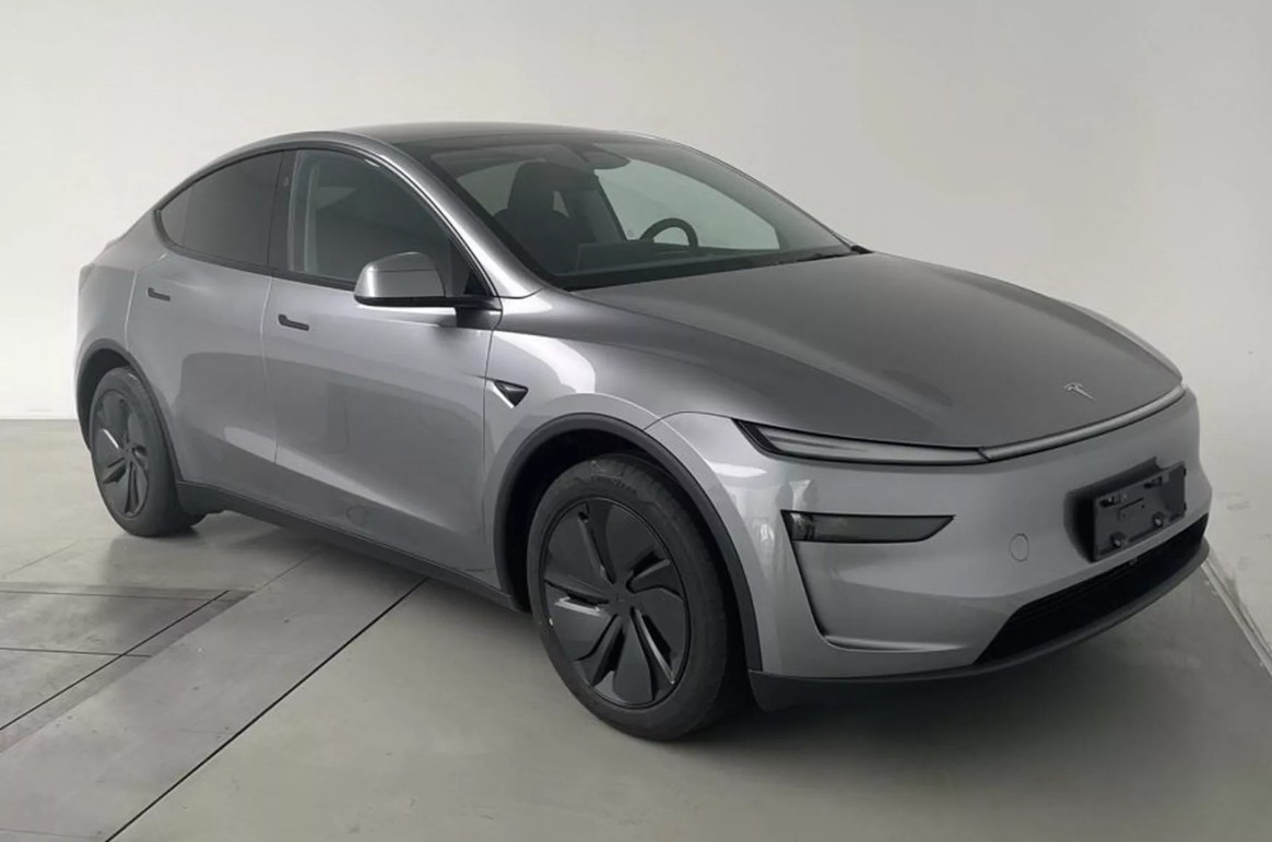 Ось, як виглядає нова Tesla Model Y Juniper 2025 наживо – фото