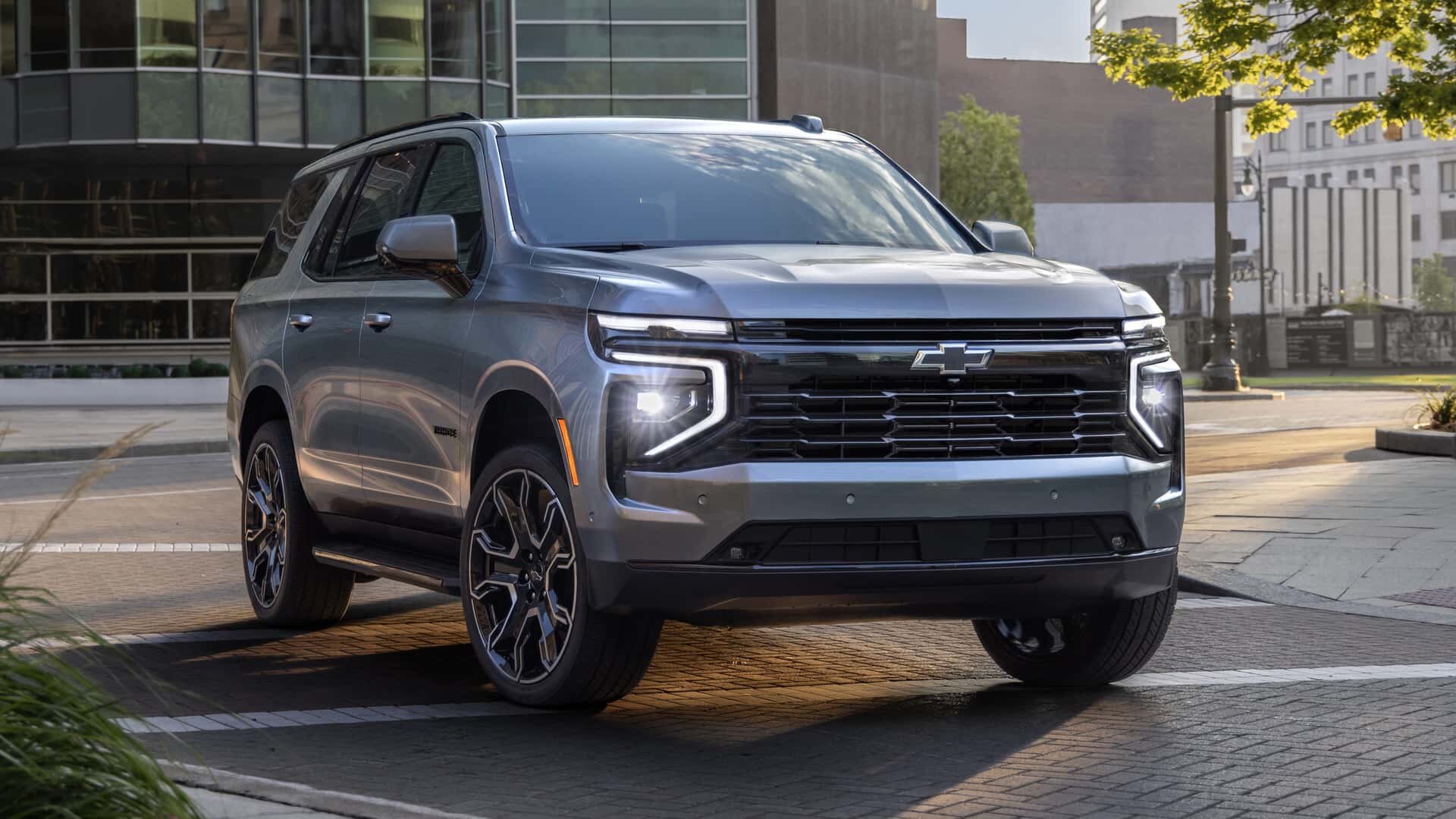 GM представив модернізовані Tahoe та Suburban 2024