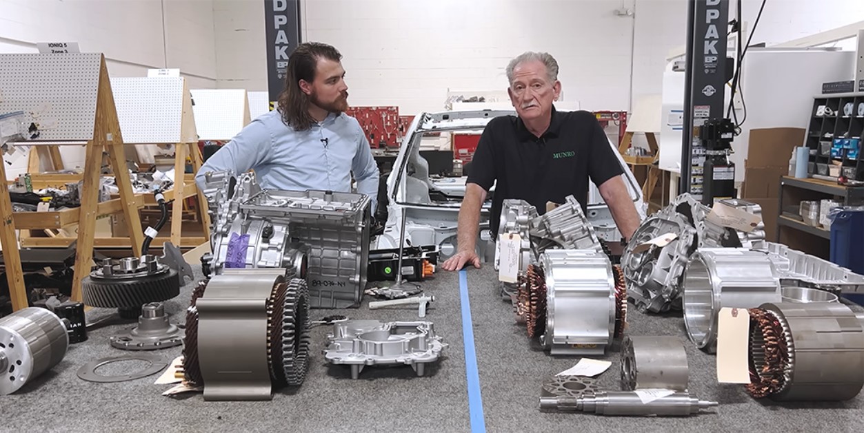 Унікальні електромотори Rivian R1T та R1S показали зсередини