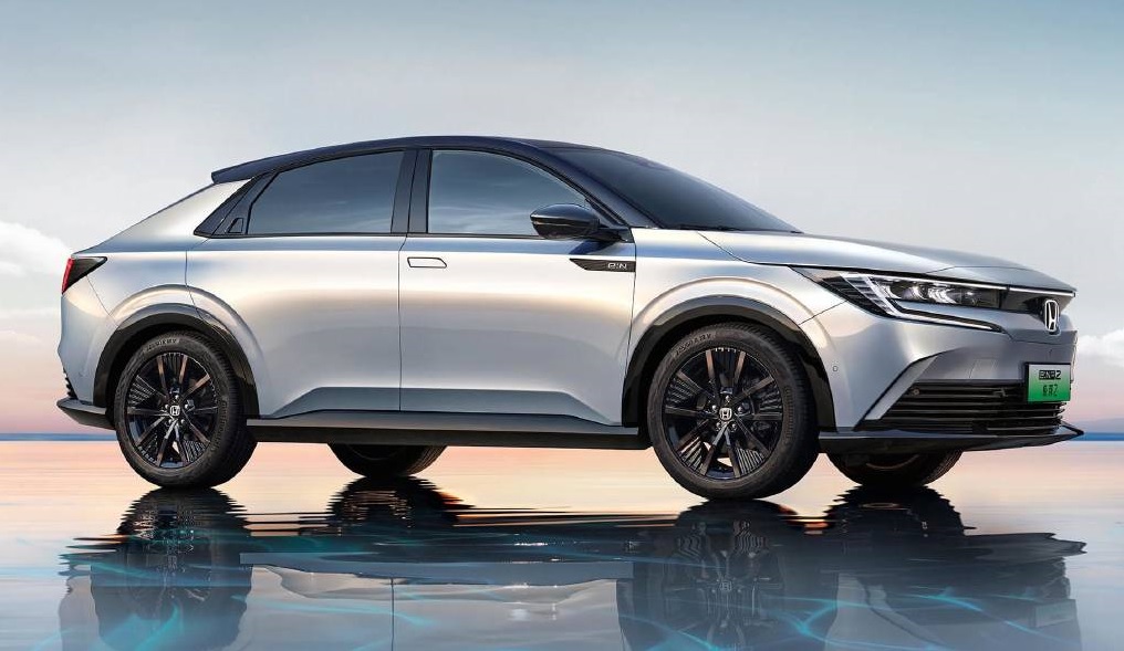 Honda представила два новых электрокроссовера – e:NP2 и e:NS2