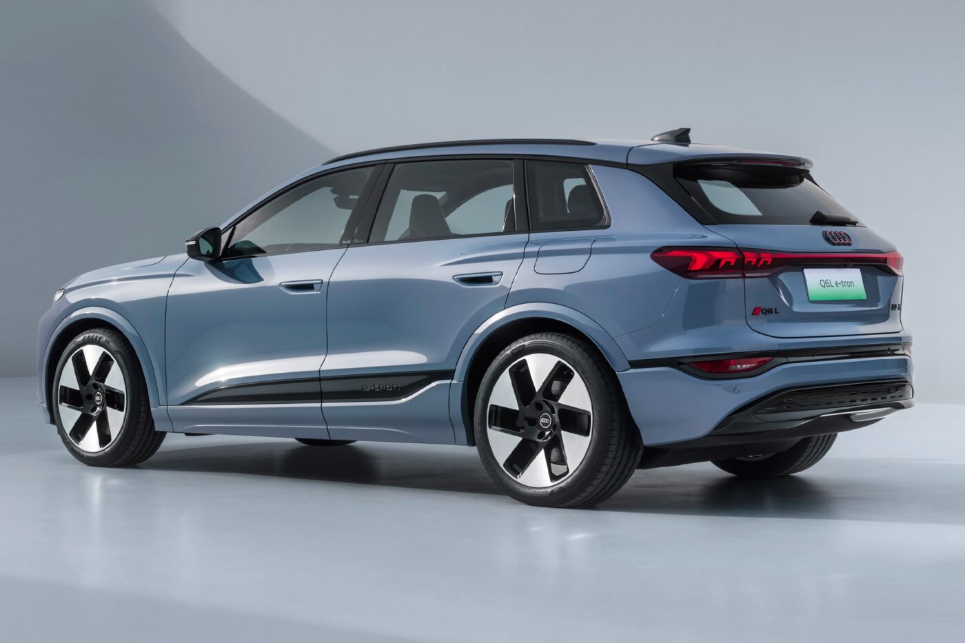 Представлено Audi Q6L e-tron – більше кузова, більше батареї!