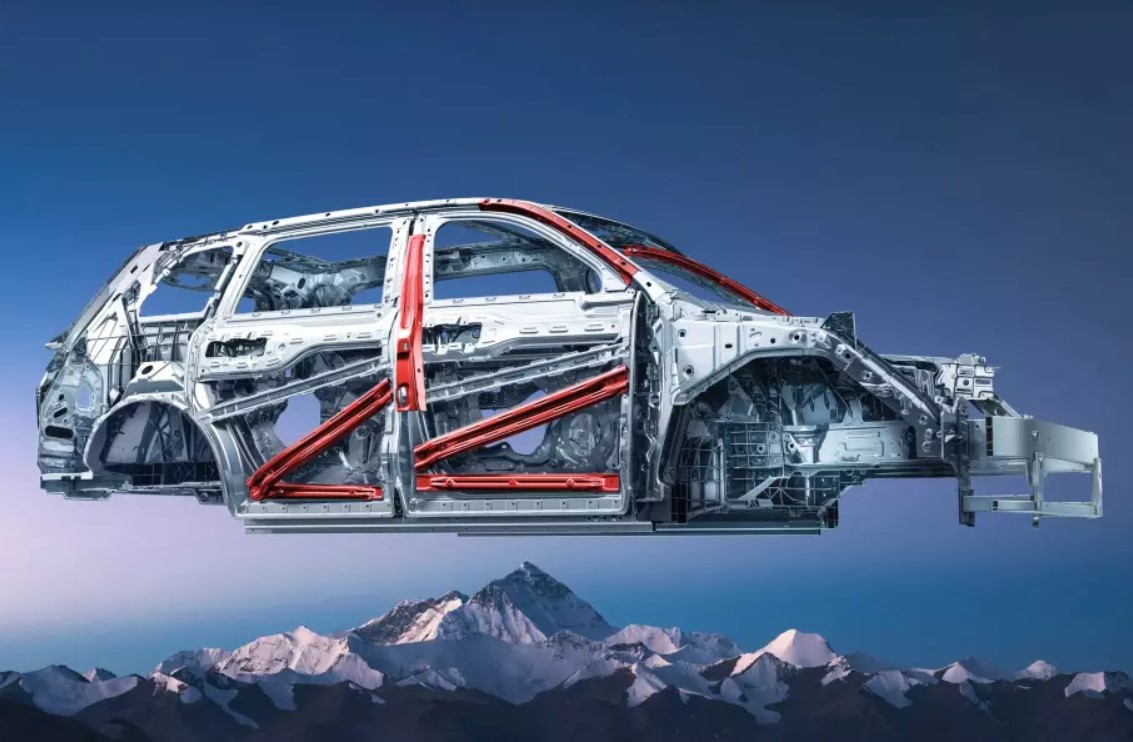 AITO M9 – електрокросовер від Huawei у стилі Maybach GLS надходить у продаж