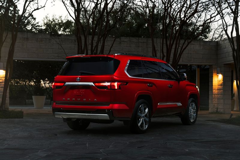 Купить Toyota Sequoia i-Force Max 3.5 V6 Hybrid 10-AT 4WD Capstone 2022 ...