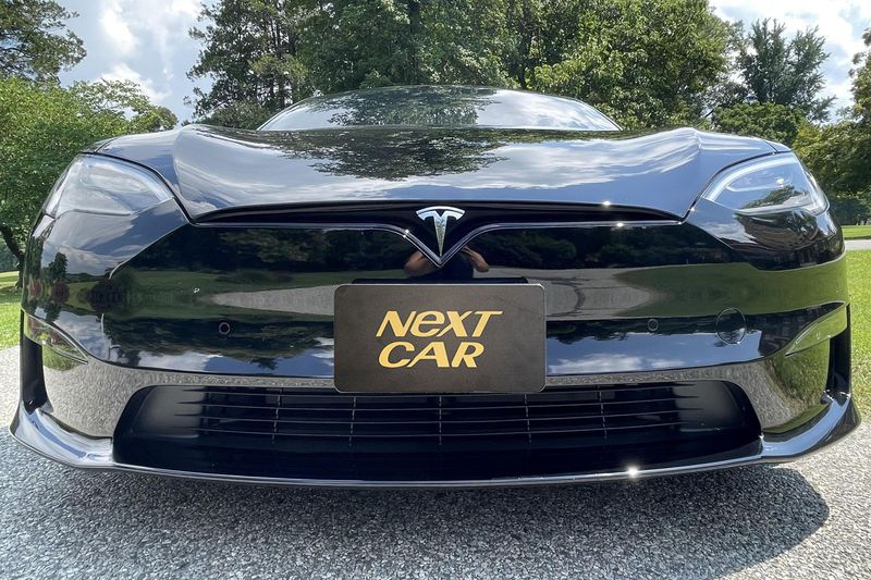 Придбати Tesla Model S Plaid Tri Motor 100.0kWh AWD 2023 в Києві - Nextcar