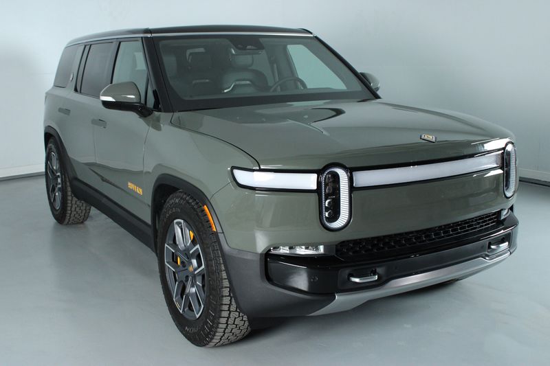 Придбати Rivian R1S Large Pack 135.0 kWh Quad-Motor AWD Adventure 2023 ...
