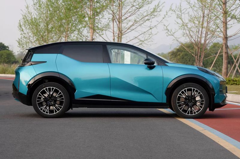 Придбати Zeekr X YOU 4-seat 66.5kWh 4WD AR-HUD ACC 2024 CN в Києві ...