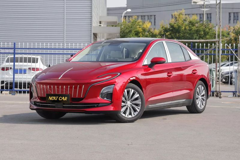 Купить Hongqi E-QM5 620KM PLUS 82.0 kWh FWD 2024 CN в Киеве - Nextcar