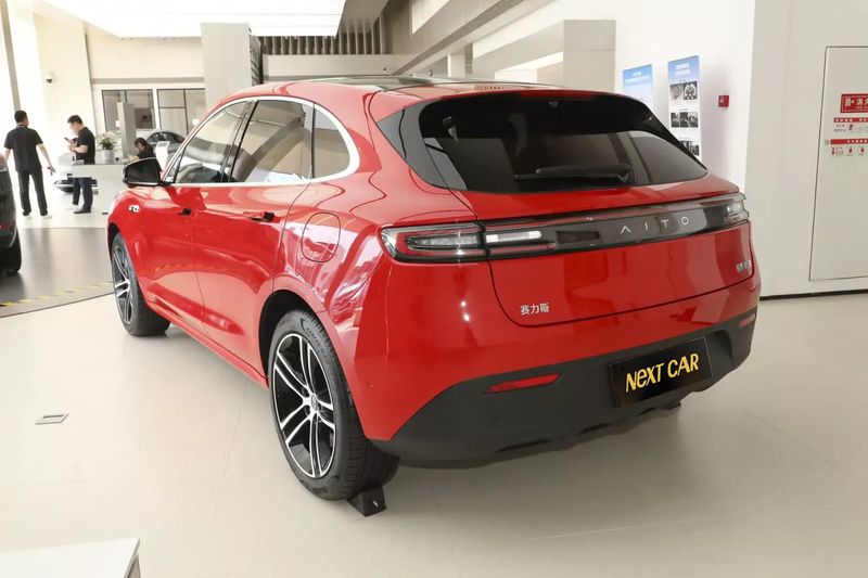 Купить AITO M5 PHEV 1.5i Extended Range Max 42.0 kWh 4WD RS Smart ...