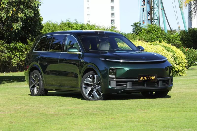 Купить Li Auto Li L9 Hybrid PHEV 1.5 SSR Max 52.3 kWh Ultra 6-seats 4WD ...