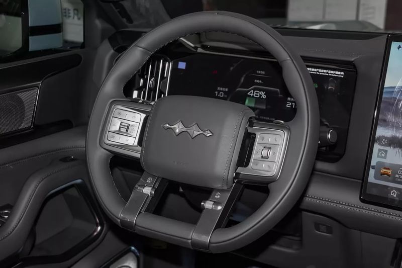 Купить BYD Leopard 8 DMO PHEV 36.8 kWh 100km 2.0Ti CVT 4WD Flagship 7 ...