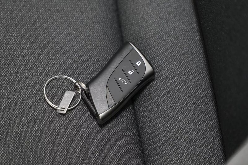 Купить Lexus RZ 450e Direct4 71.0 kWh 450km AWD Vertical Collar 2024 CN ...