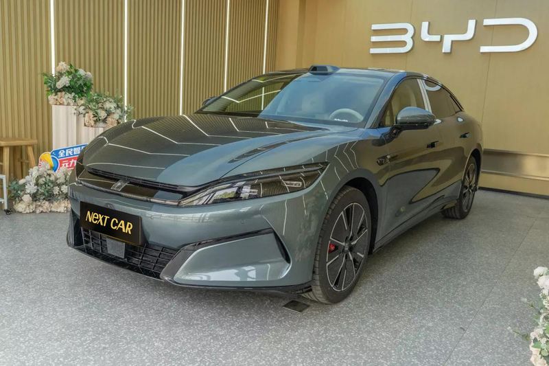Придбати BYD Han L DM-i PHEV 29.4 kWh 180km 1.5Ti EHS 4WD LiDAR ...