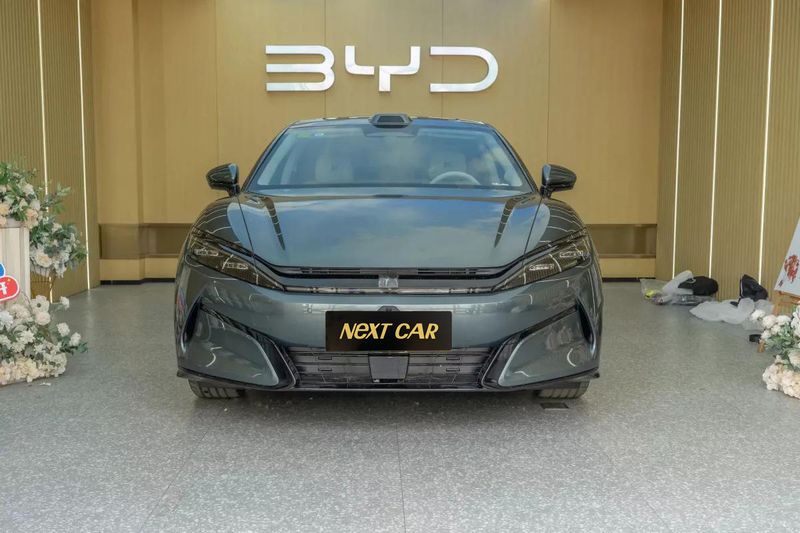 Придбати BYD Han L DM-i PHEV 29.4 kWh 180km 1.5Ti EHS 4WD LiDAR ...