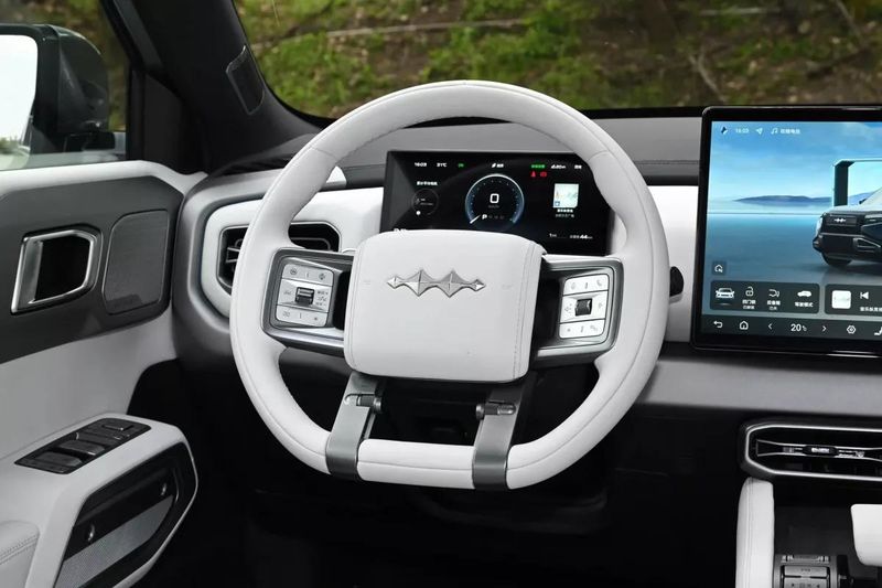 Купить BYD Leopard 3 EV Max 78.7 kWh 500KM 4WD Drone 2025 CN в Киеве ...