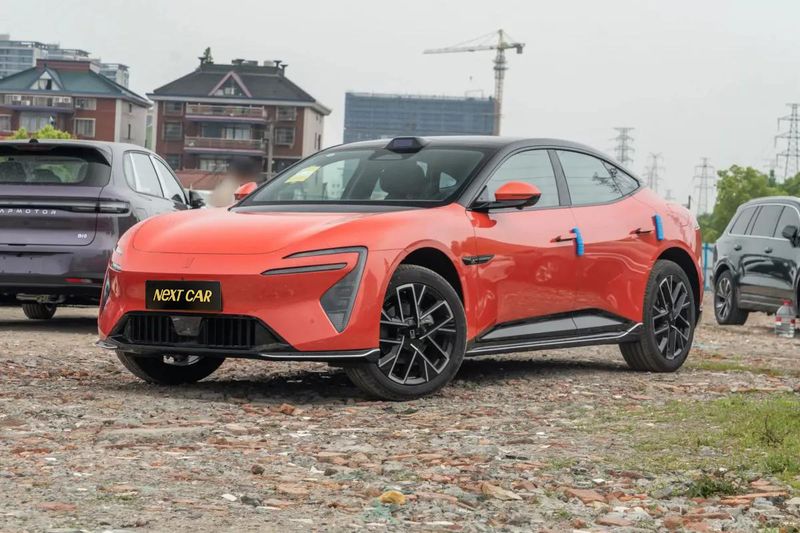 Купить Avatr 06 EV Max 72.8 kWh 600KM 4WD Ultra Violet 2025 CN в Киеве ...