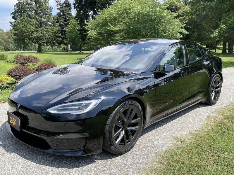 Придбати Tesla Model S Plaid Tri Motor 100.0kWh AWD 2023 в Києві - Nextcar