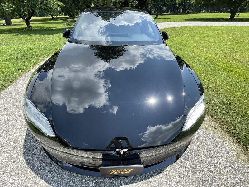 Придбати Tesla Model S Plaid Tri Motor 100.0kWh AWD 2023 в Києві - Nextcar